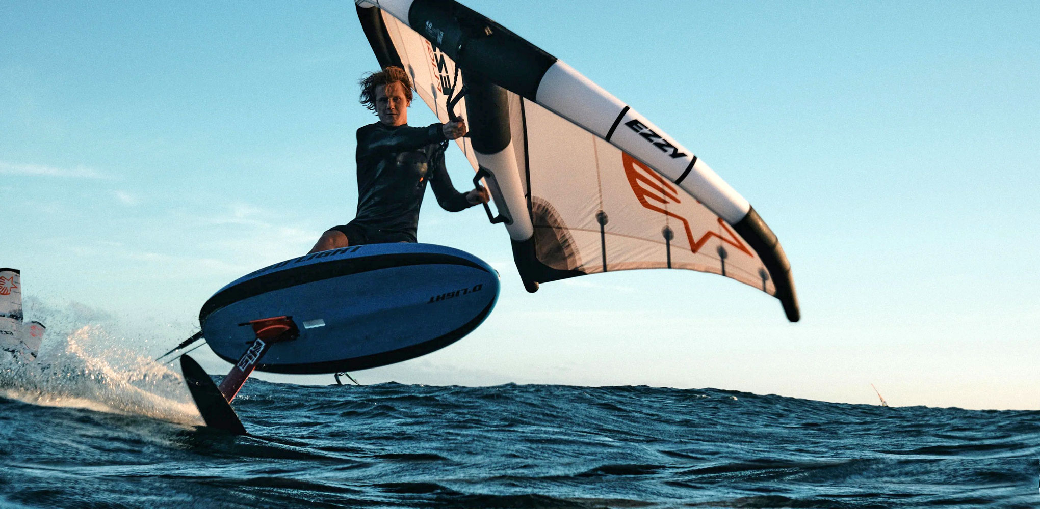 Ezzy Flight Wing 2024: Mit perfekter Spannung | WINDSURFERS