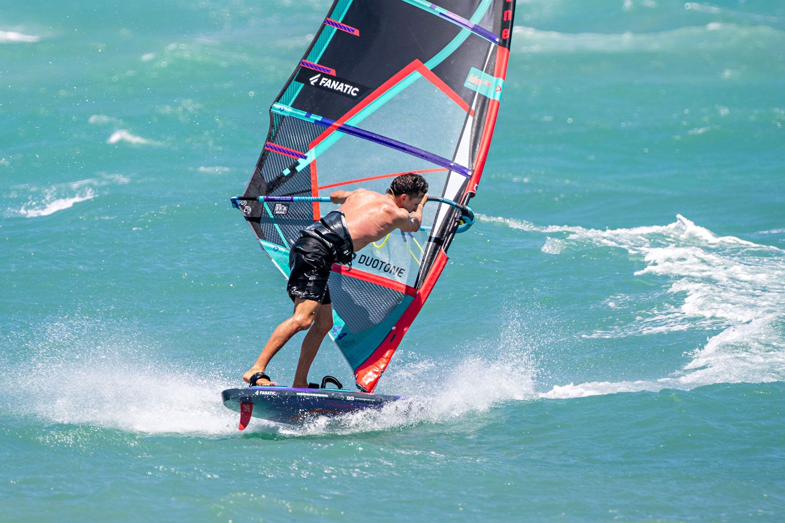 Dutone Idol LTD 2023 Das Freestyle Fliegengewicht WINDSURFERS