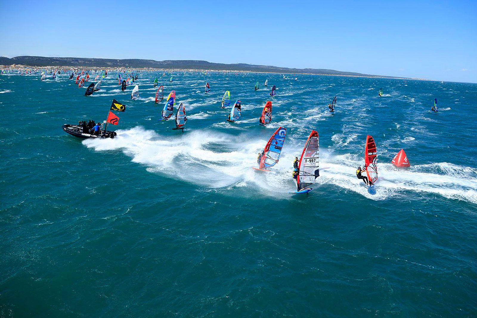 Défi Wind 2023 mit Regeländerung: Foil, Finne und Foil vs. Finne ...