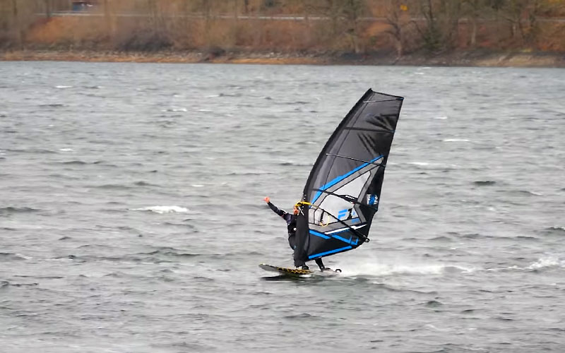 One Sail for Fin & Foil? Testing a Hybrid Sail - Nils Bach | WINDSURFERS